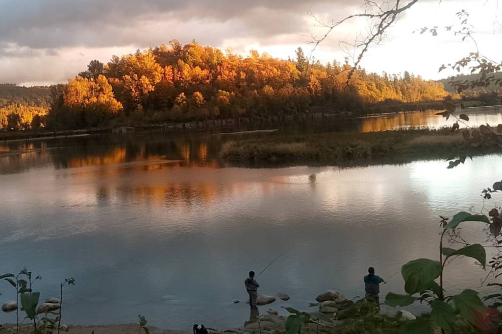 SHARE: Setting sun illuminates river | Maple Ridge News